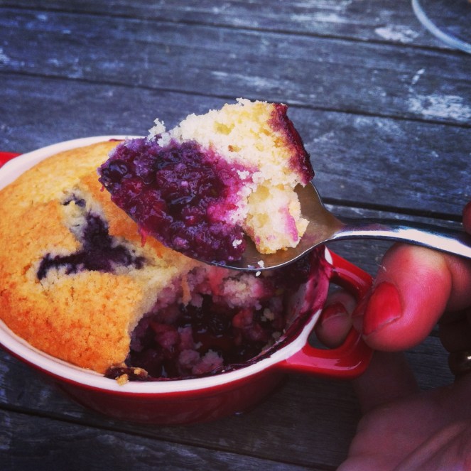 Gâteau renversé aux fruits (des Îles-de-la-Madeleine) – Hungry Rachel